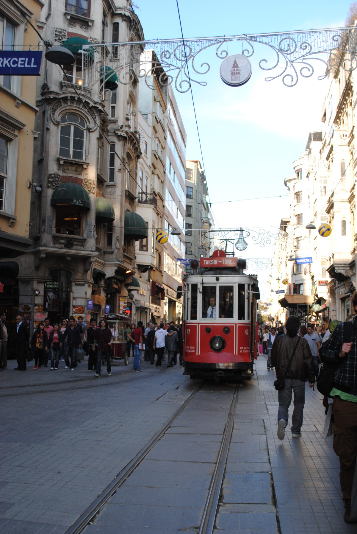 İstiklal Caddesi - Centre of the modern Istanbul - Girltouring theworld